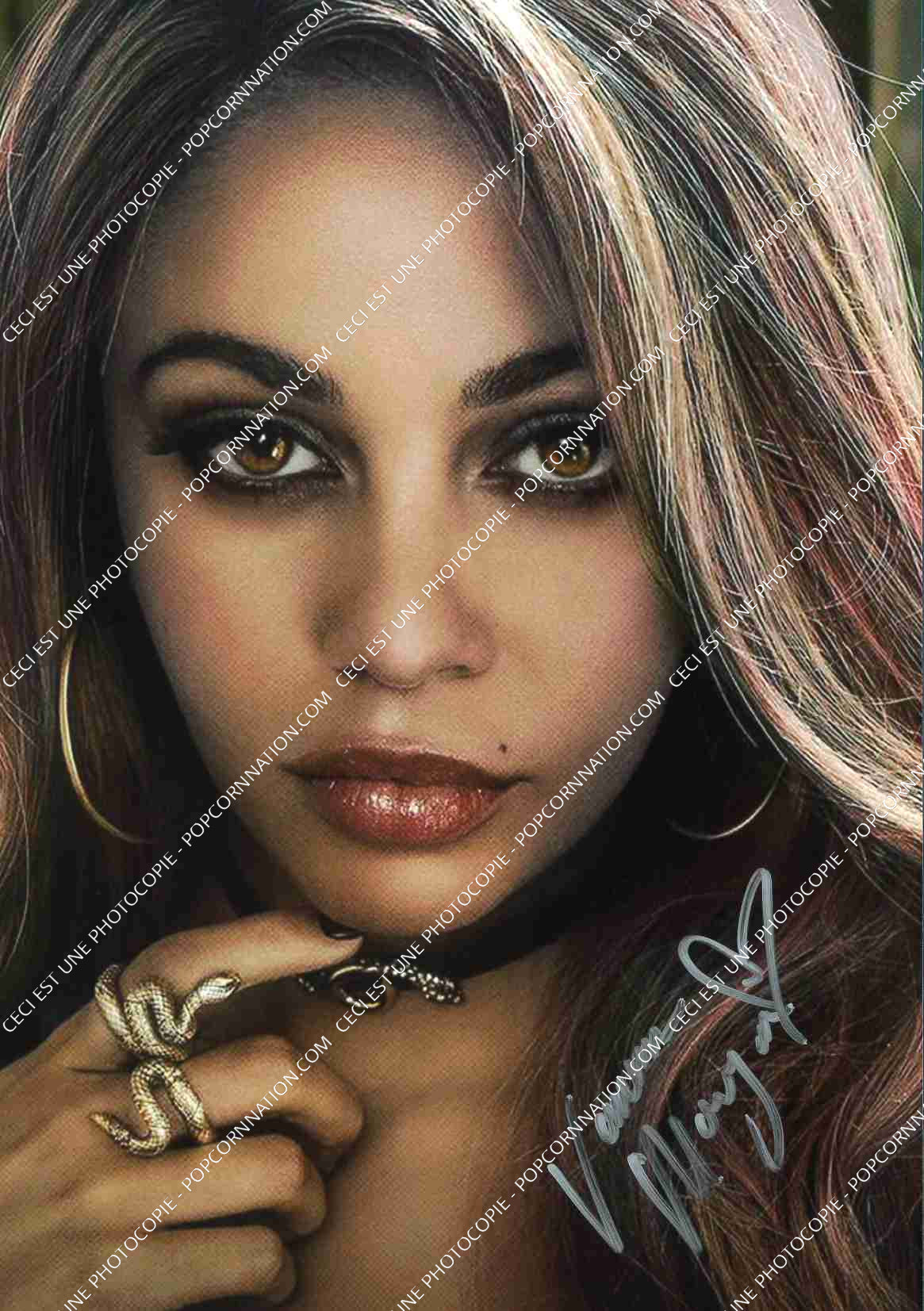 Autographe Vanessa Morgan – PopCorn Nation