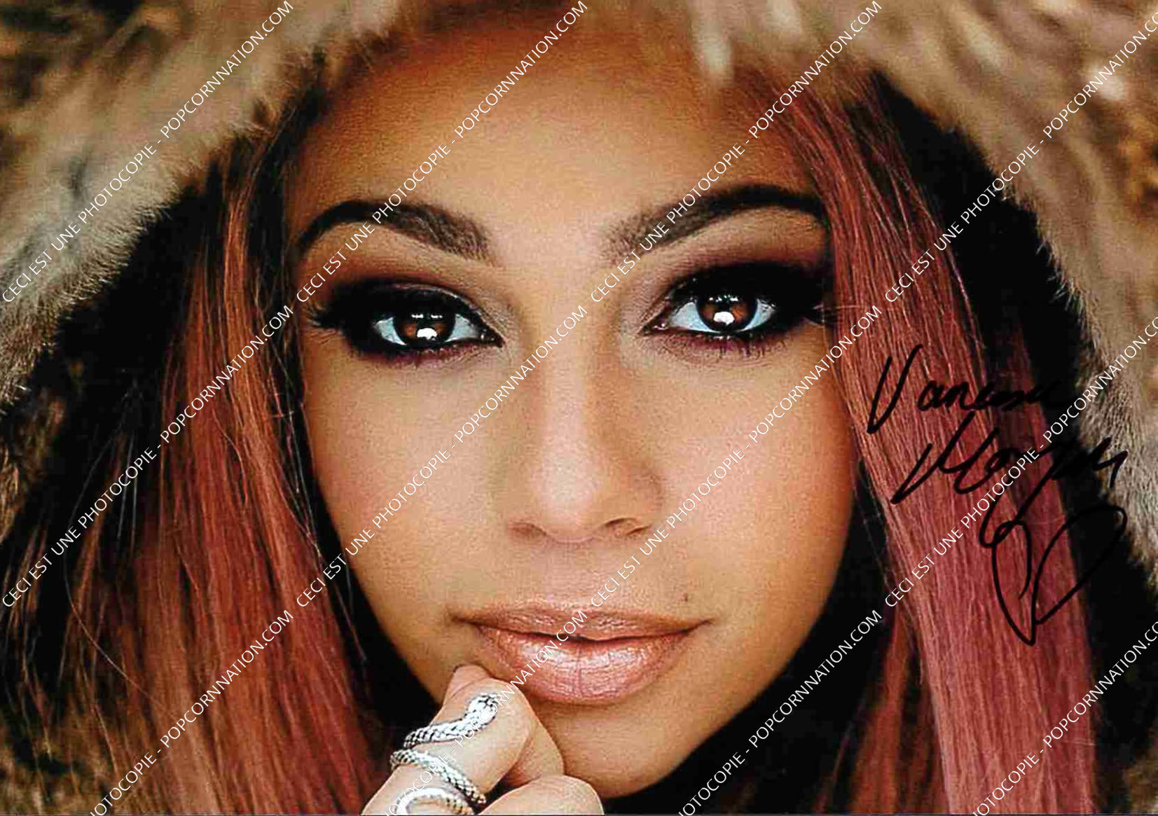 Autographe Vanessa Morgan – PopCorn Nation